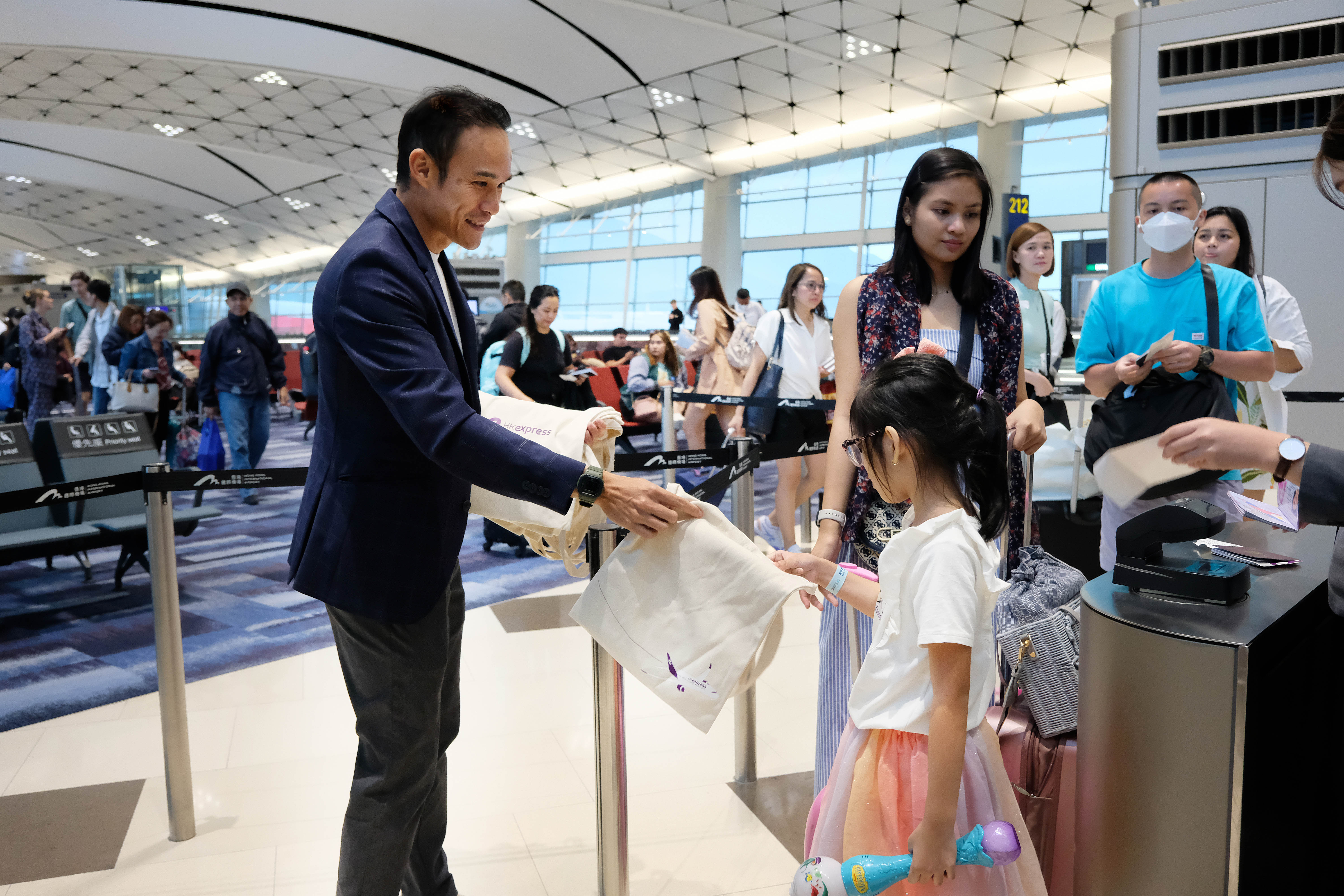 HK Express’s Inaugural Manila Route Takes Flight, with Onboard Surprises - HK Express